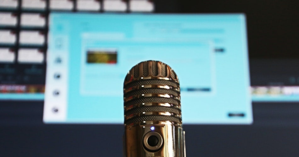15 Powerful HR Podcasts to Improve Workplace Culture | HarmonizeHQ